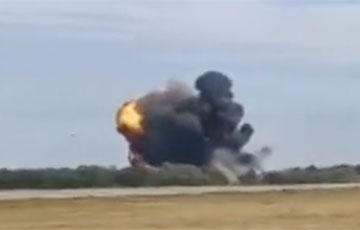 Fall, Explosion Of Russian SU-25 During Takeoff In Crimea Caught On ...