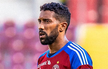 Французский футболист забил гол с центра поля после совета болельщика ...