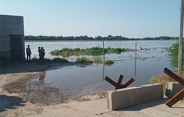 'Water Going To Flood All Trenches, Defensive Structures On Left Bank ...