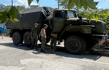 Russian Army 'Ural' Crushes 8 Cars, Bus, Trolleybus At Full Speed In ...